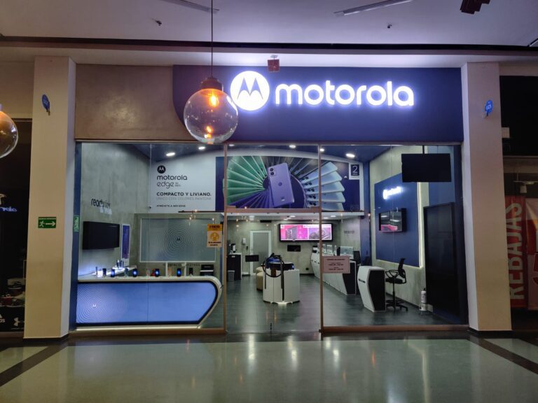 Motorola inaugura cuatro tiendas propias en Colombia